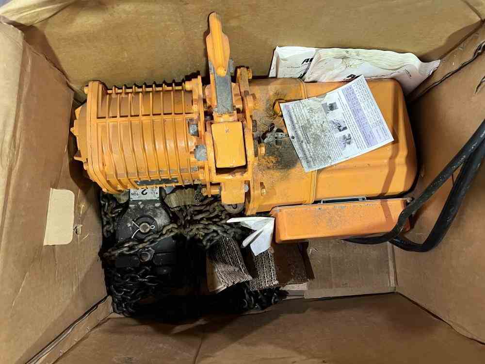 Accolift 4000 LBS Hoist | 19930 | New Used and Surplus Equipment ...